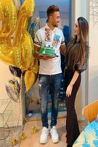 اللاعب تنبأ أن تكون وزيرة.. من هي روان عمر زوجة محمود تريزيجيه؟