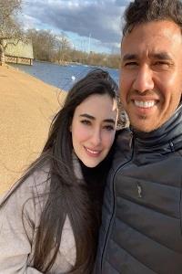 اللاعب تنبأ أن تكون وزيرة.. من هي روان عمر زوجة محمود تريزيجيه؟
