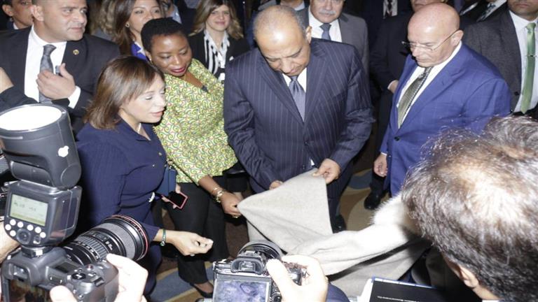 وزير قطاع الأعمال يفتتح معرض "Destination Africa" للصناعات النسيجية | مصراوى