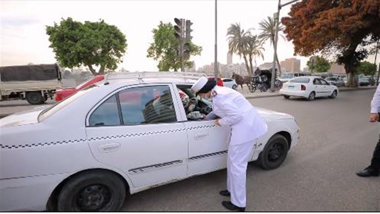 بالفيديو الداخلية توزع وجبات الإفطار على الصائمين مصراوى