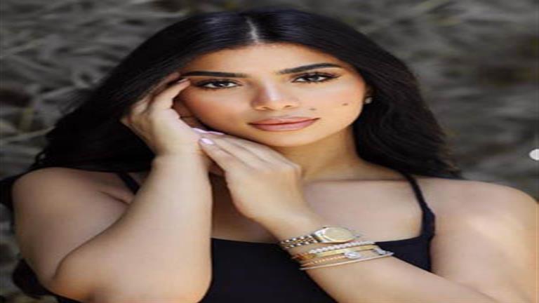 كارولين عزمي تخطف الأنظار في أحدث جلسة تصوير والجمهور يغازلها (صور ...